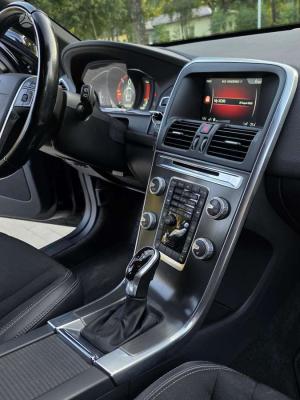 Black Volvo XC60 2015 in Kretinga, with an engine capacity of 2.40 L and mileage of 242 thousand km for 12200 €, photo 18 on AUTOMOTO.COM.LV
