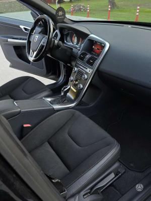 Black Volvo XC60 2015 in Kretinga, with an engine capacity of 2.40 L and mileage of 242 thousand km for 12200 €, photo 19 on AUTOMOTO.COM.LV