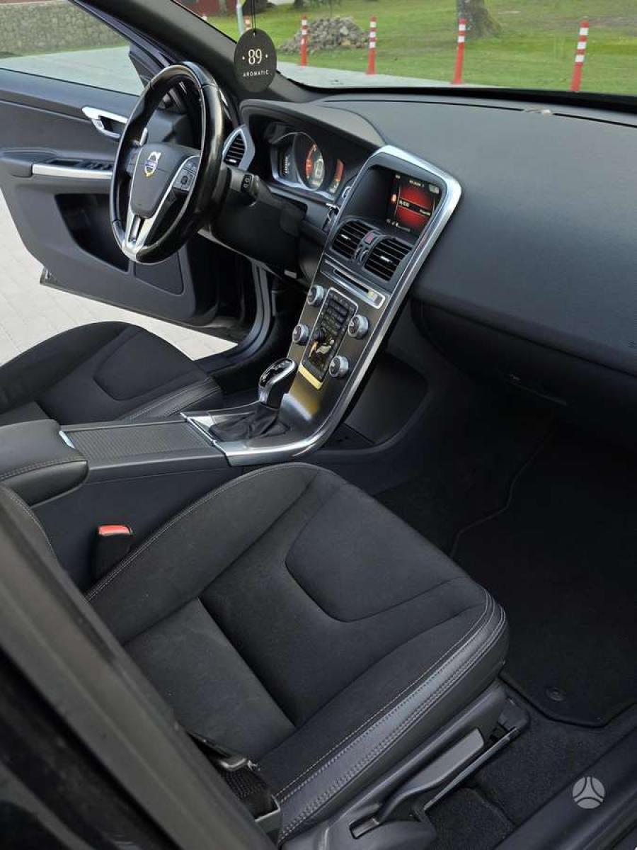 Black Volvo XC60 2015 in Kretinga, with an engine capacity of 2.40 L and mileage of 242 thousand km for 12200 €, photo 19 on AUTOMOTO.COM.LV