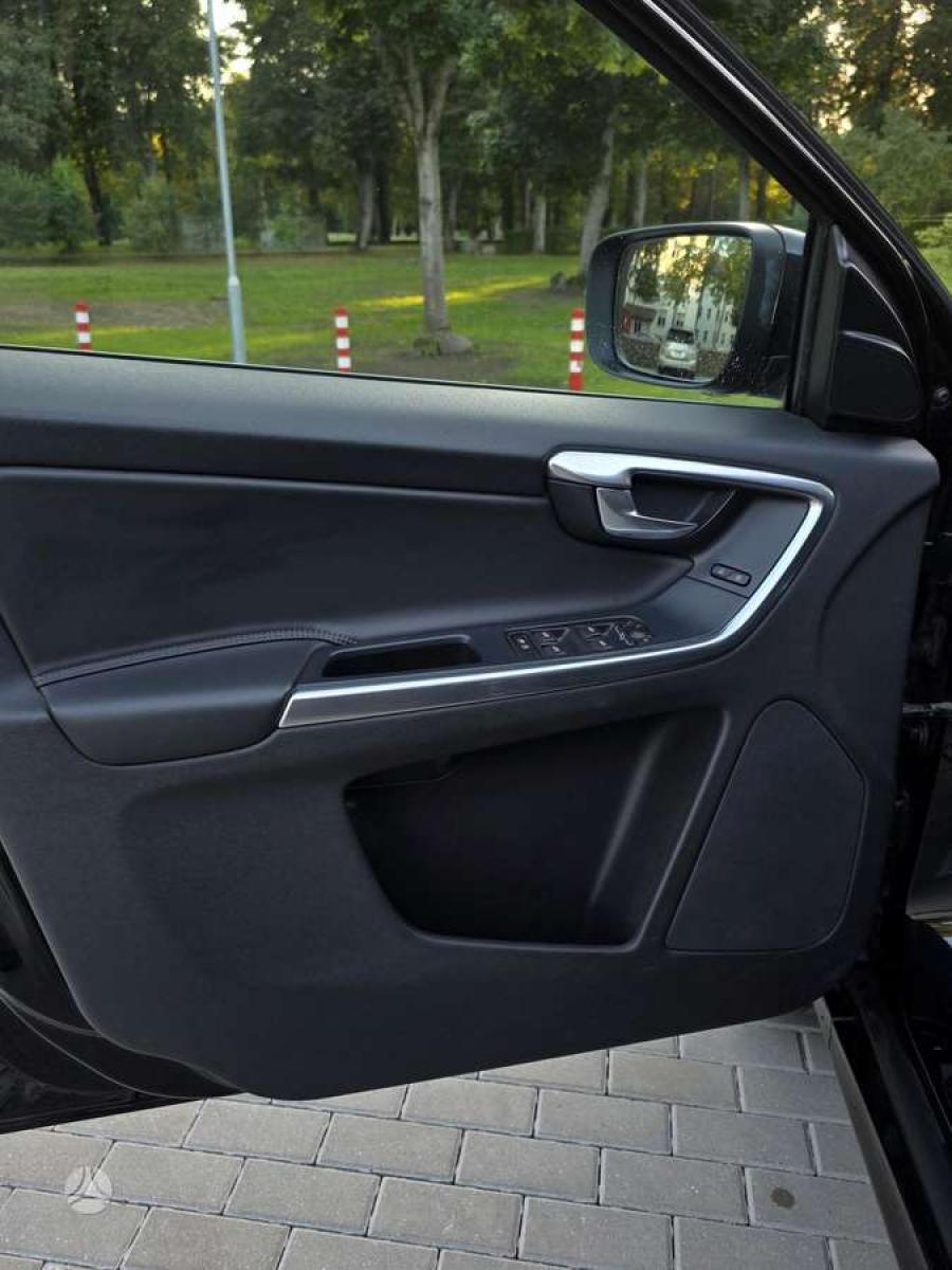 Black Volvo XC60 2015 in Kretinga, with an engine capacity of 2.40 L and mileage of 242 thousand km for 12200 €, photo 20 on AUTOMOTO.COM.LV