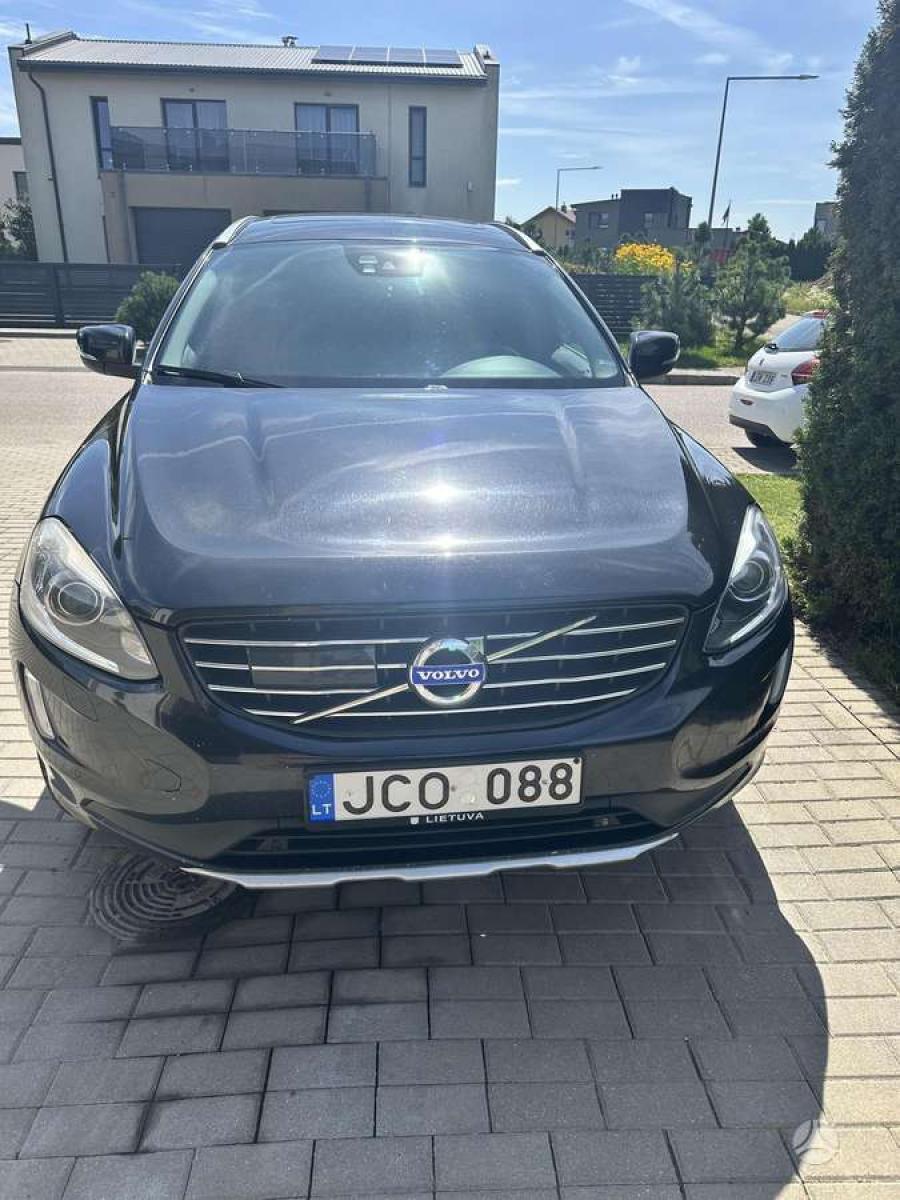 Black Volvo XC60 2015 in Kaunas, with an engine capacity of 2.40 L and mileage of 333 thousand km for 10000 €, photo 3 on AUTOMOTO.COM.LV