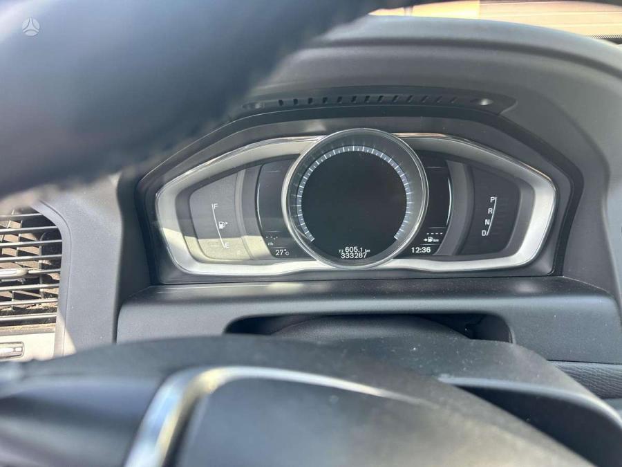 Black Volvo XC60 2015 in Kaunas, with an engine capacity of 2.40 L and mileage of 333 thousand km for 10000 €, photo 6 on AUTOMOTO.COM.LV