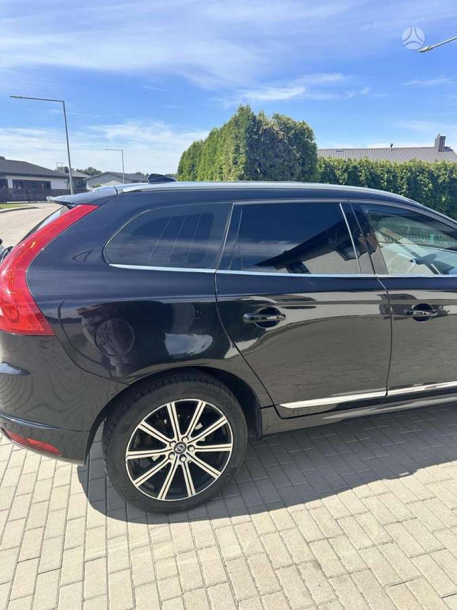 Black Volvo XC60 2015 in Kaunas, with an engine capacity of 2.40 L and mileage of 333 thousand km for 10000 €, photo 11 on AUTOMOTO.COM.LV