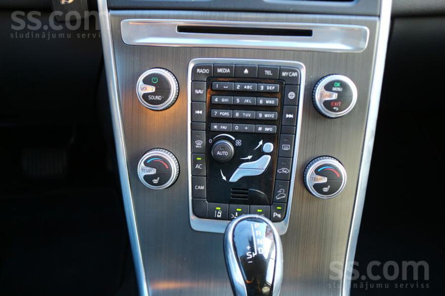 Melns Volvo XC60 2015 Rīga, ar dzinēja tilpumu 2.40 L un nobraukumu 229 tūkst. km par 14790 €, foto 18 vietnē AUTOMOTO.COM.LV
