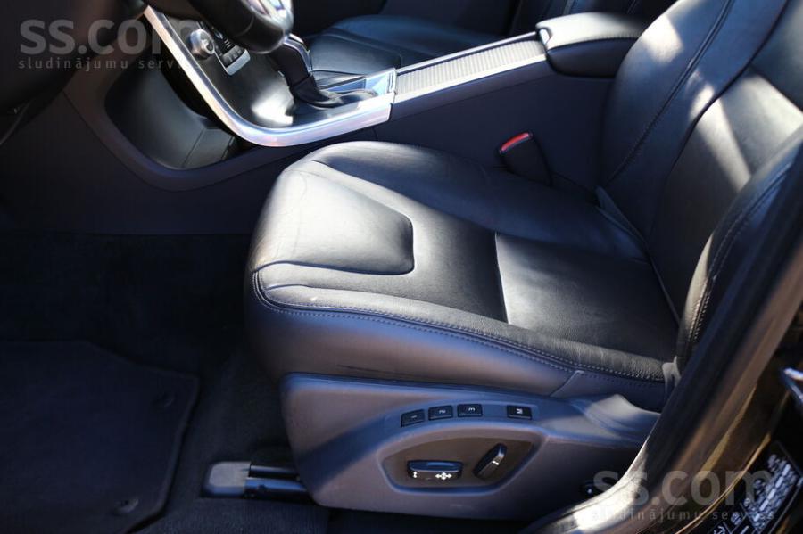 Melns Volvo XC60 2015 Rīga, ar dzinēja tilpumu 2.40 L un nobraukumu 229 tūkst. km par 14790 €, foto 19 vietnē AUTOMOTO.COM.LV