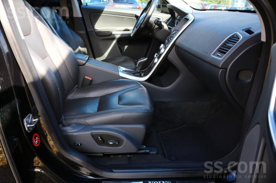 Melns Volvo XC60 2015 Rīga, ar dzinēja tilpumu 2.40 L un nobraukumu 229 tūkst. km par 14790 €, foto 23 vietnē AUTOMOTO.COM.LV