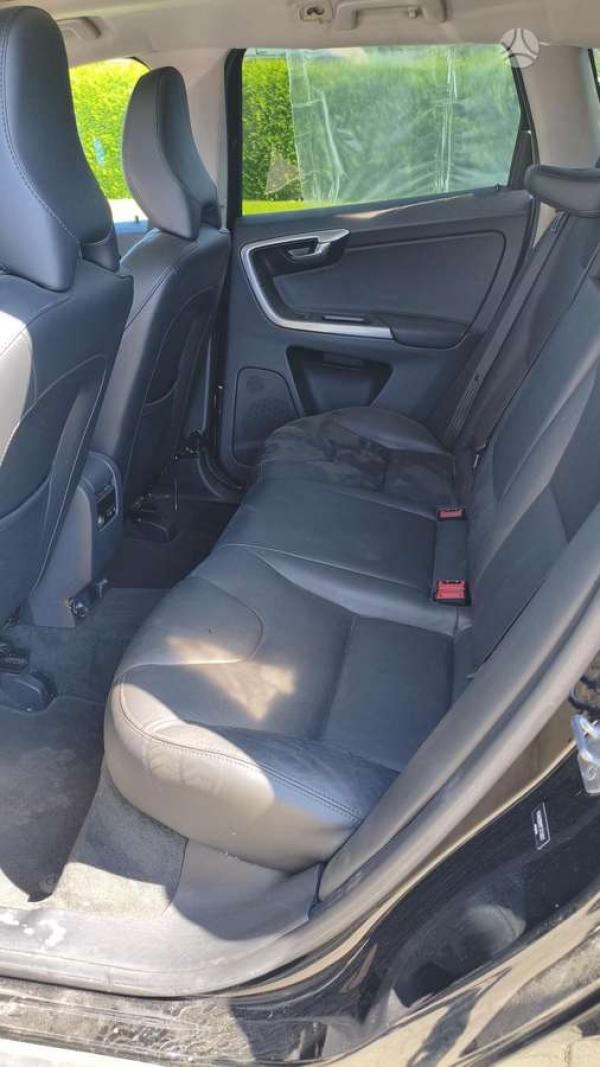 Black Volvo XC60 2015 in Rokiskis, with an engine capacity of 2.50 L and mileage of 177 thousand km for 1999 €, photo 9 on AUTOMOTO.COM.LV