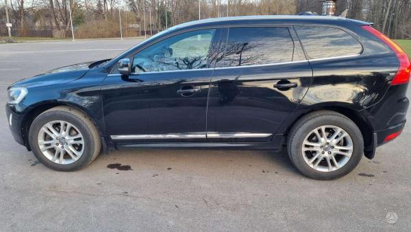 Black Volvo XC60 2015 in Riga, with an engine capacity of 2.40 L and mileage of 335 thousand km for 8500 €, photo 7 on AUTOMOTO.COM.LV