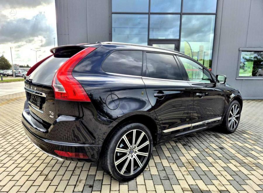 Black Volvo XC60 2015 in Siauliai, with an engine capacity of 3.00 L and mileage of 250 thousand km for 14300 €, photo 10 on AUTOMOTO.COM.LV