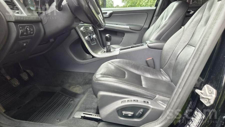 Melns Volvo XC60 2015 Rīga, ar dzinēja tilpumu 2.40 L un nobraukumu 336 tūkst. km par 8690 €, foto 17 vietnē AUTOMOTO.COM.LV