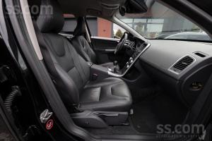 Melns Volvo XC60 2015 Jelgava, ar dzinēja tilpumu 2.00 L un nobraukumu 0 tūkst. km par 12990 €, foto 13 vietnē AUTOMOTO.COM.LV