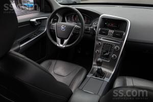 Melns Volvo XC60 2015 Jelgava, ar dzinēja tilpumu 2.00 L un nobraukumu 0 tūkst. km par 12990 €, foto 14 vietnē AUTOMOTO.COM.LV