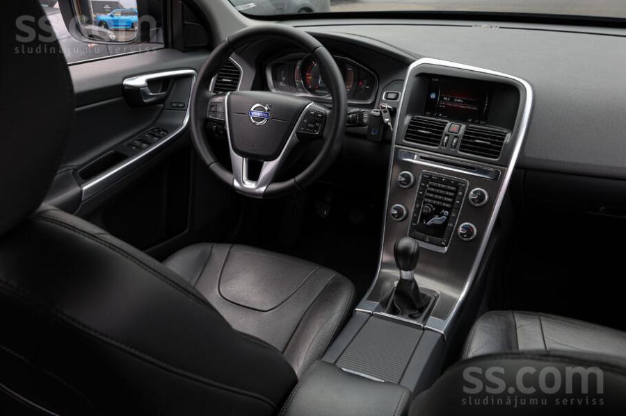 Melns Volvo XC60 2015 Jelgava, ar dzinēja tilpumu 2.00 L un nobraukumu 0 tūkst. km par 12990 €, foto 14 vietnē AUTOMOTO.COM.LV