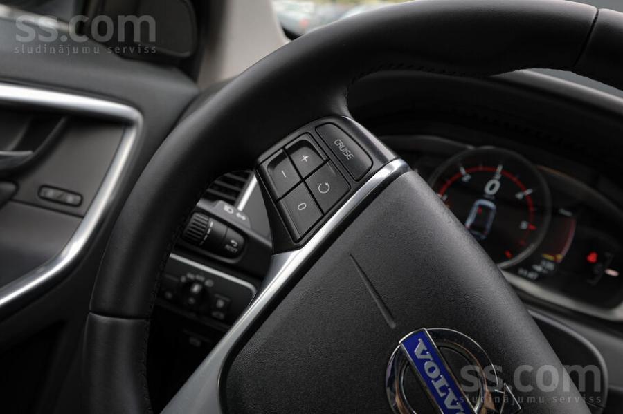 Melns Volvo XC60 2015 Jelgava, ar dzinēja tilpumu 2.00 L un nobraukumu 0 tūkst. km par 12990 €, foto 23 vietnē AUTOMOTO.COM.LV