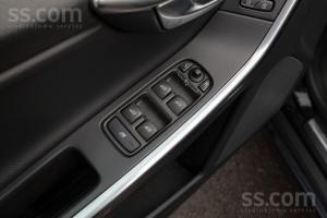Melns Volvo XC60 2015 Jelgava, ar dzinēja tilpumu 2.00 L un nobraukumu 0 tūkst. km par 12990 €, foto 25 vietnē AUTOMOTO.COM.LV