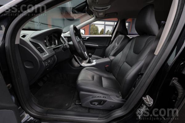 Melns Volvo XC60 2015 Jelgava, ar dzinēja tilpumu 2.00 L un nobraukumu 0 tūkst. km par 12990 €, foto 8 vietnē AUTOMOTO.COM.LV