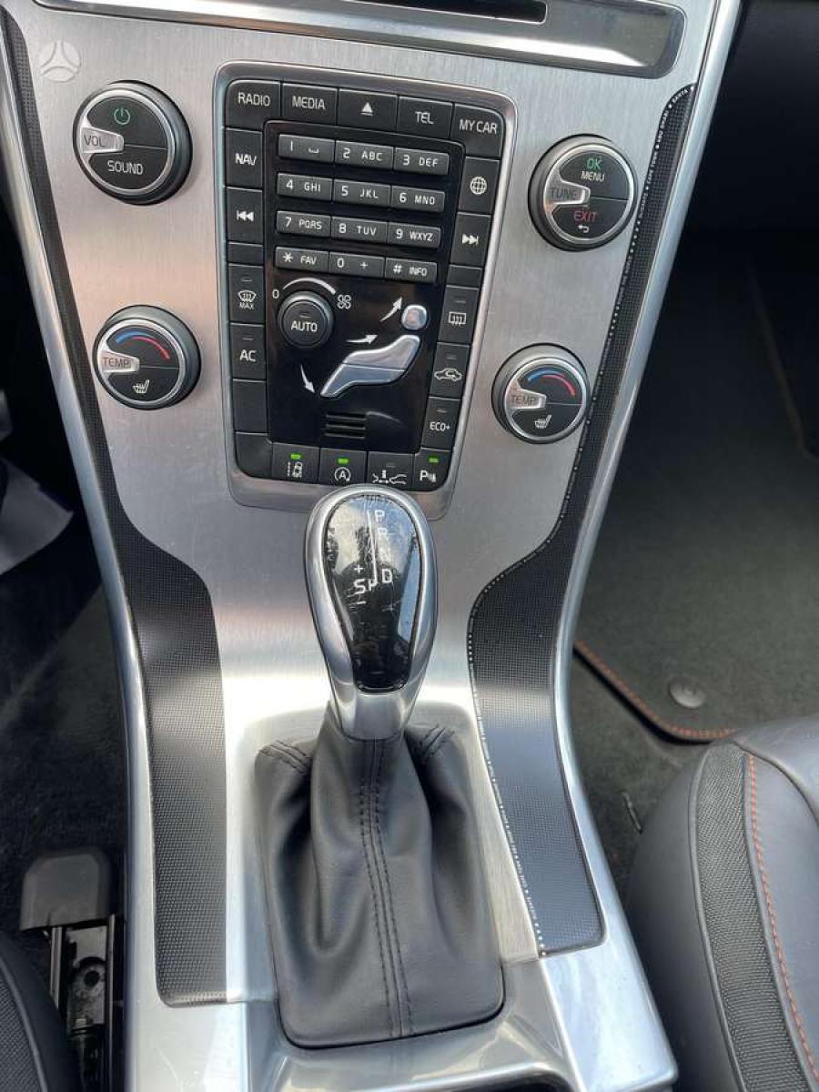 Melns Volvo XC60 2015 Kauņa, ar dzinēja tilpumu 1.97 L un nobraukumu 287 tūkst. km par 10950 €, foto 23 vietnē AUTOMOTO.COM.LV