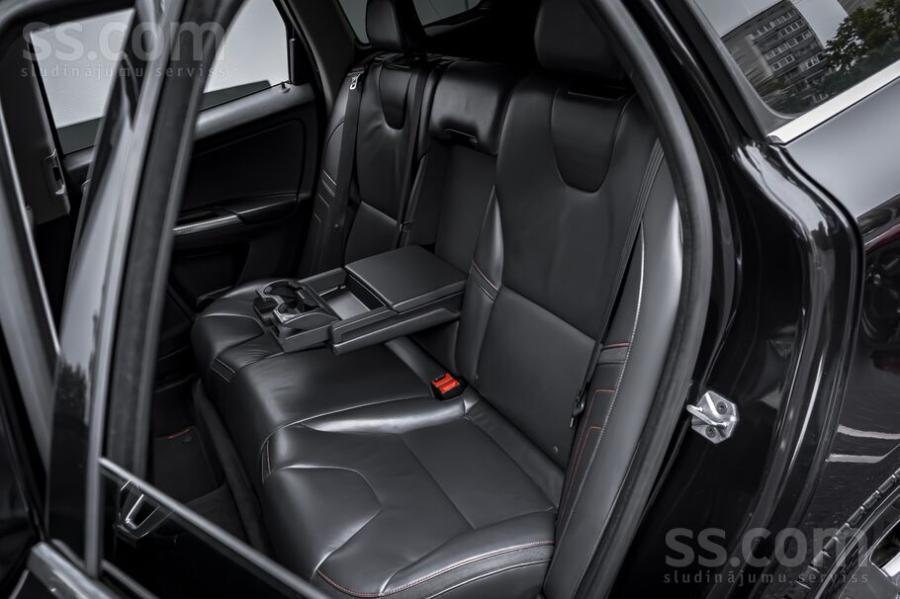 Melns Volvo XC60 2015 Rīga, ar dzinēja tilpumu 2.00 L un nobraukumu 227 tūkst. km par 10950 €, foto 14 vietnē AUTOMOTO.COM.LV