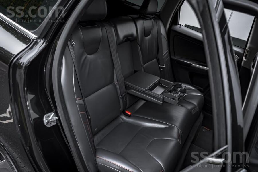 Melns Volvo XC60 2015 Rīga, ar dzinēja tilpumu 2.00 L un nobraukumu 227 tūkst. km par 10950 €, foto 15 vietnē AUTOMOTO.COM.LV