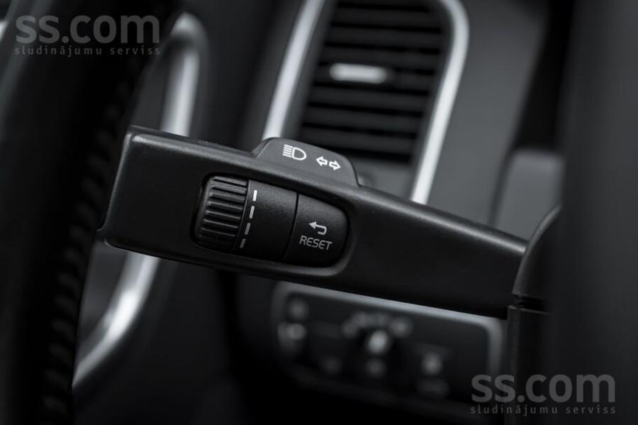 Melns Volvo XC60 2015 Rīga, ar dzinēja tilpumu 2.00 L un nobraukumu 227 tūkst. km par 10950 €, foto 18 vietnē AUTOMOTO.COM.LV