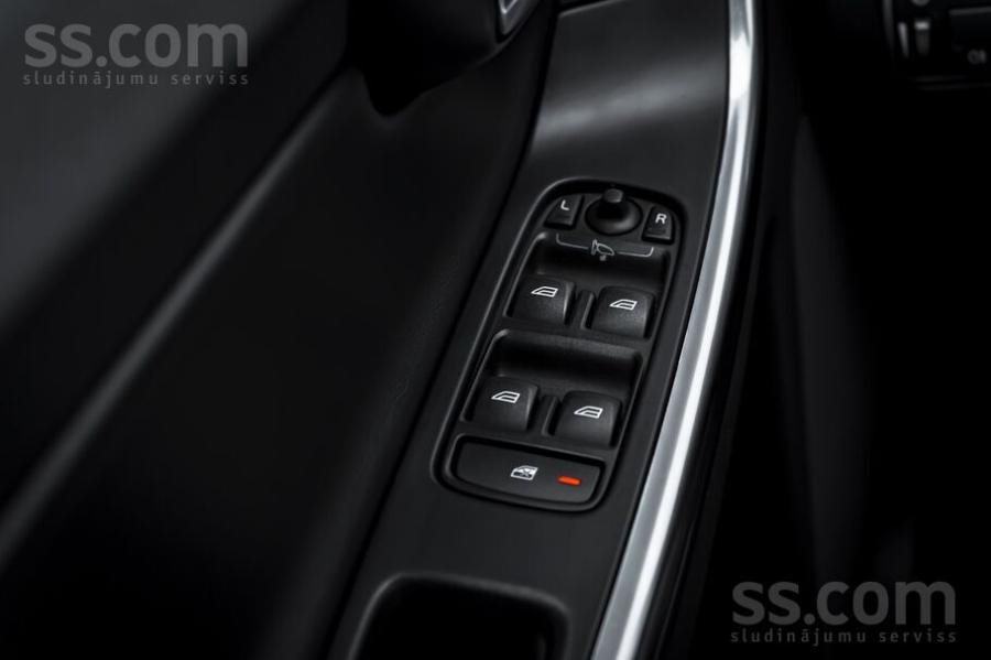 Melns Volvo XC60 2015 Rīga, ar dzinēja tilpumu 2.00 L un nobraukumu 227 tūkst. km par 10950 €, foto 29 vietnē AUTOMOTO.COM.LV