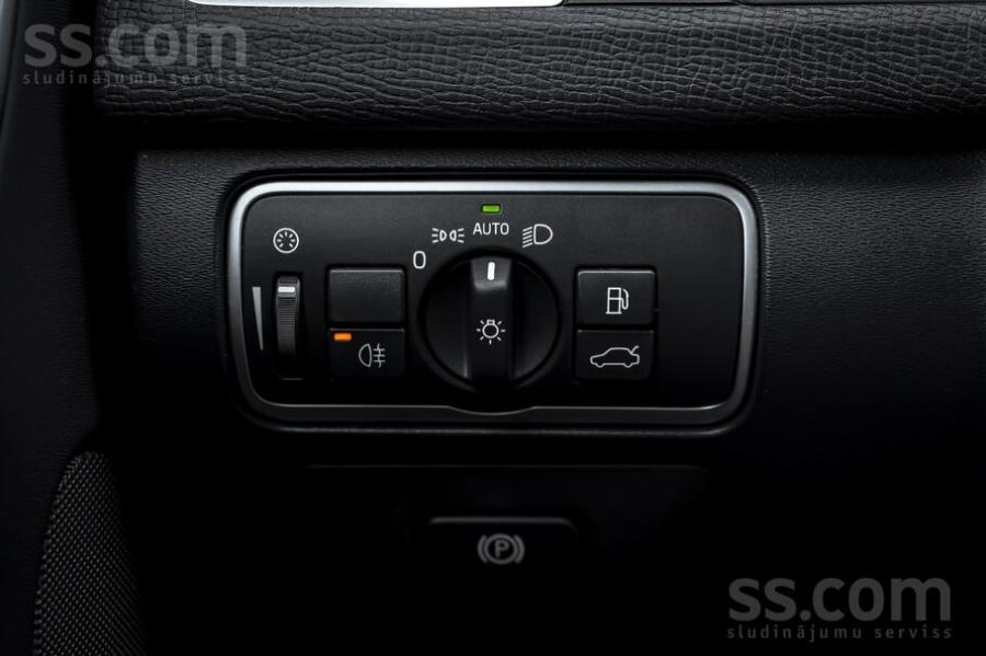 Melns Volvo XC60 2015 Rīga, ar dzinēja tilpumu 2.00 L un nobraukumu 227 tūkst. km par 10950 €, foto 30 vietnē AUTOMOTO.COM.LV