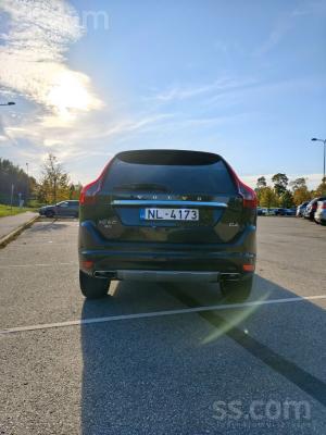 Melns Volvo XC60 2015 Daugavpils, ar dzinēja tilpumu 2.00 L un nobraukumu 170 tūkst. km par 14500 €, foto 4 vietnē AUTOMOTO.COM.LV
