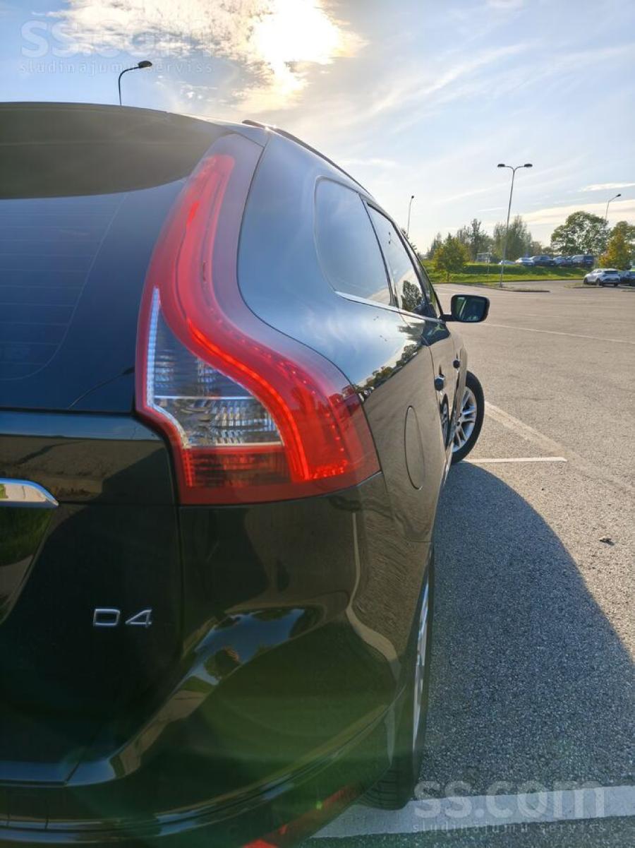 Melns Volvo XC60 2015 Daugavpils, ar dzinēja tilpumu 2.00 L un nobraukumu 170 tūkst. km par 14500 €, foto 5 vietnē AUTOMOTO.COM.LV
