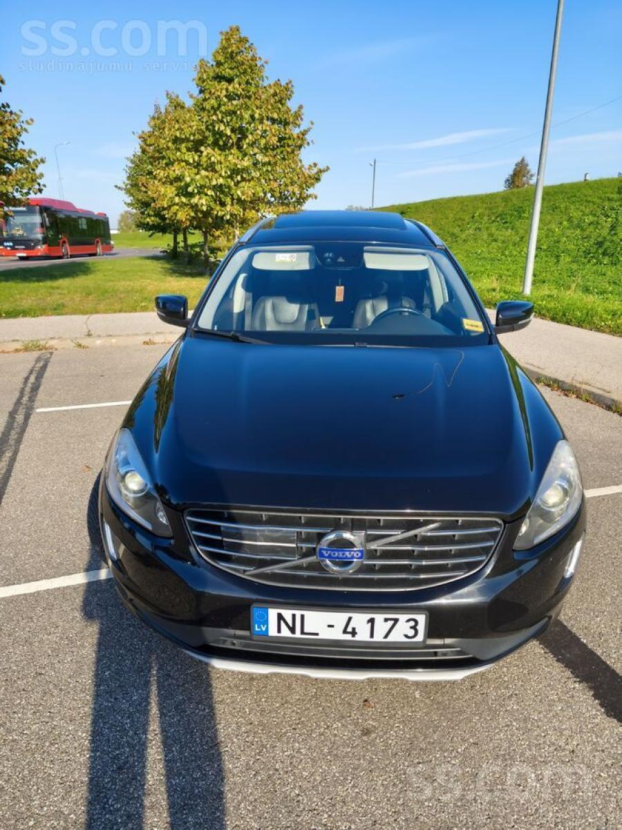Melns Volvo XC60 2015 Daugavpils, ar dzinēja tilpumu 2.00 L un nobraukumu 170 tūkst. km par 14500 €, foto 7 vietnē AUTOMOTO.COM.LV