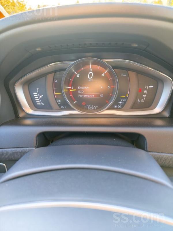 Melns Volvo XC60 2015 Daugavpils, ar dzinēja tilpumu 2.00 L un nobraukumu 170 tūkst. km par 14500 €, foto 9 vietnē AUTOMOTO.COM.LV