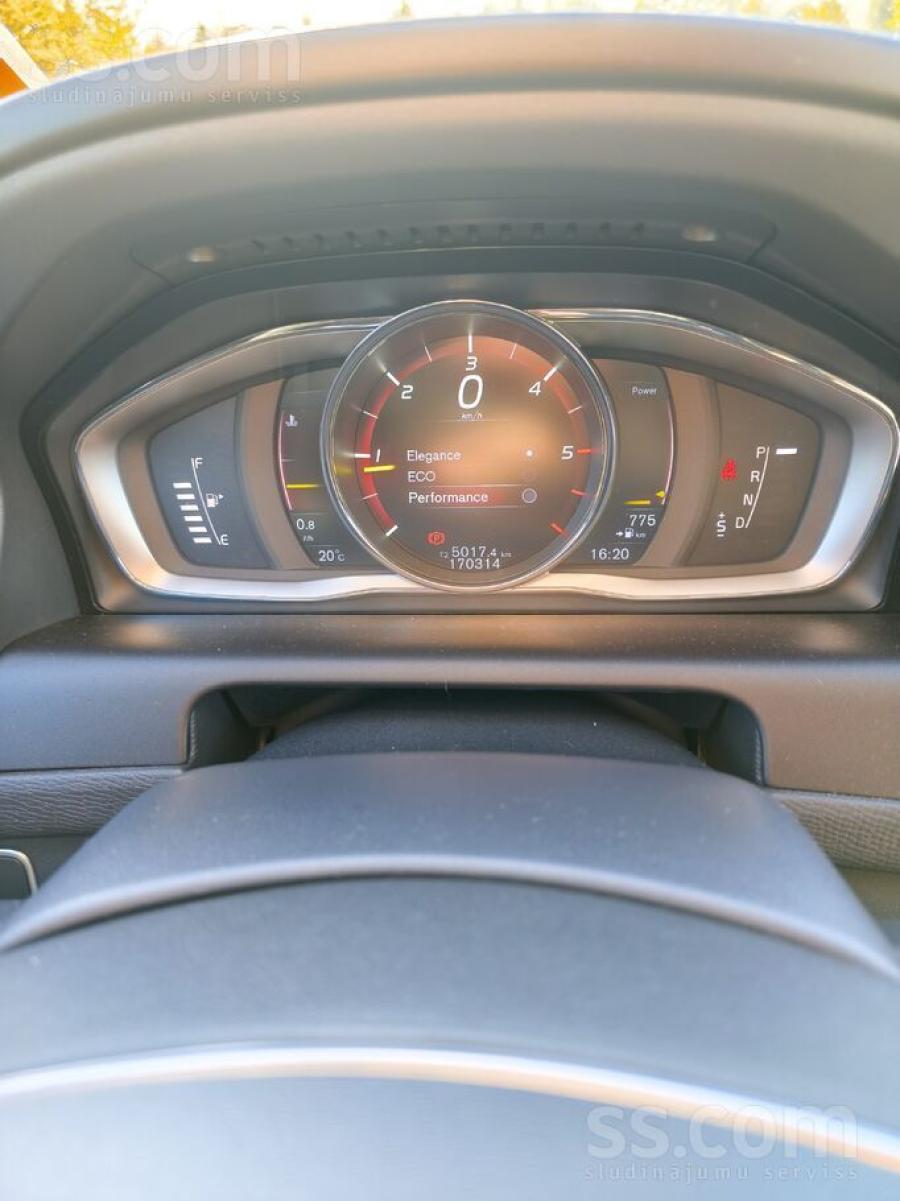 Melns Volvo XC60 2015 Daugavpils, ar dzinēja tilpumu 2.00 L un nobraukumu 170 tūkst. km par 14500 €, foto 9 vietnē AUTOMOTO.COM.LV