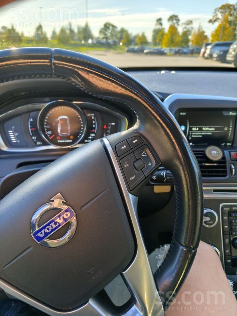 Melns Volvo XC60 2015 Daugavpils, ar dzinēja tilpumu 2.00 L un nobraukumu 170 tūkst. km par 14500 €, foto 15 vietnē AUTOMOTO.COM.LV