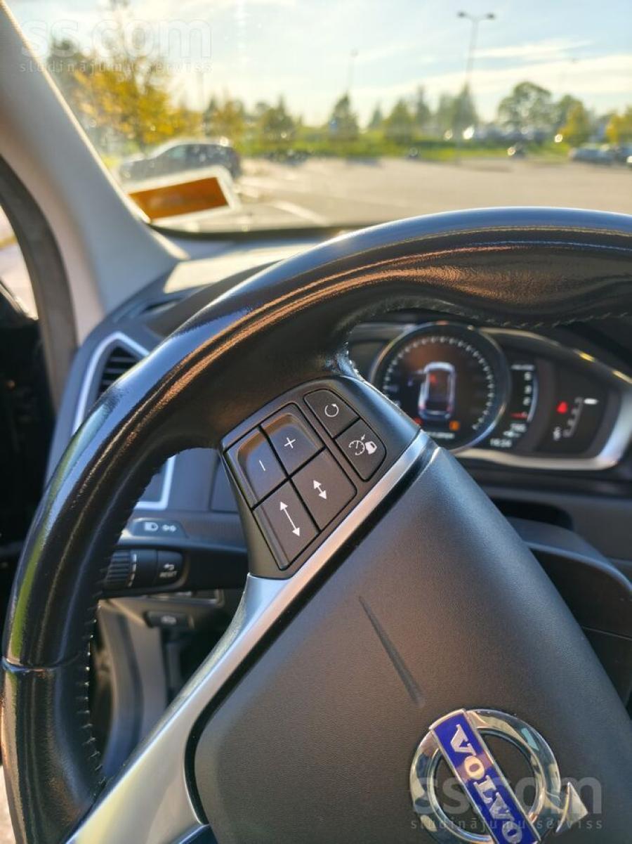 Melns Volvo XC60 2015 Daugavpils, ar dzinēja tilpumu 2.00 L un nobraukumu 170 tūkst. km par 14500 €, foto 16 vietnē AUTOMOTO.COM.LV