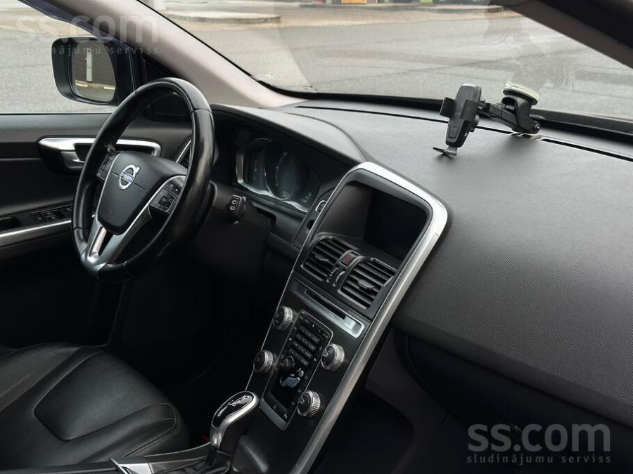 Melns Volvo XC60 2015 Rīga, ar dzinēja tilpumu 2.00 L un nobraukumu 286 tūkst. km par 9500 €, foto 9 vietnē AUTOMOTO.COM.LV