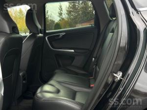 Melns Volvo XC60 2015 Rīga, ar dzinēja tilpumu 2.00 L un nobraukumu 286 tūkst. km par 9500 €, foto 16 vietnē AUTOMOTO.COM.LV