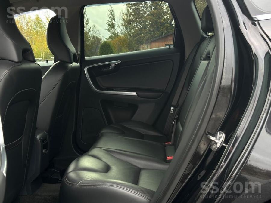 Melns Volvo XC60 2015 Rīga, ar dzinēja tilpumu 2.00 L un nobraukumu 286 tūkst. km par 9500 €, foto 16 vietnē AUTOMOTO.COM.LV