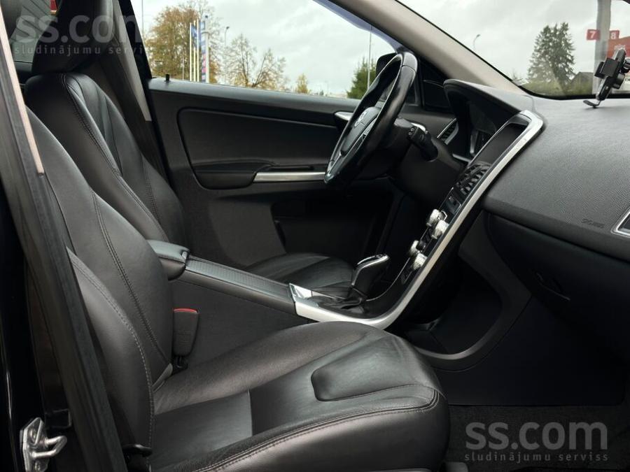 Melns Volvo XC60 2015 Rīga, ar dzinēja tilpumu 2.00 L un nobraukumu 286 tūkst. km par 9500 €, foto 17 vietnē AUTOMOTO.COM.LV