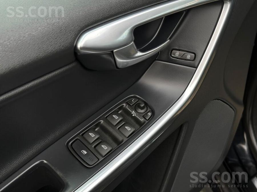 Melns Volvo XC60 2015 Rīga, ar dzinēja tilpumu 2.00 L un nobraukumu 286 tūkst. km par 9500 €, foto 18 vietnē AUTOMOTO.COM.LV