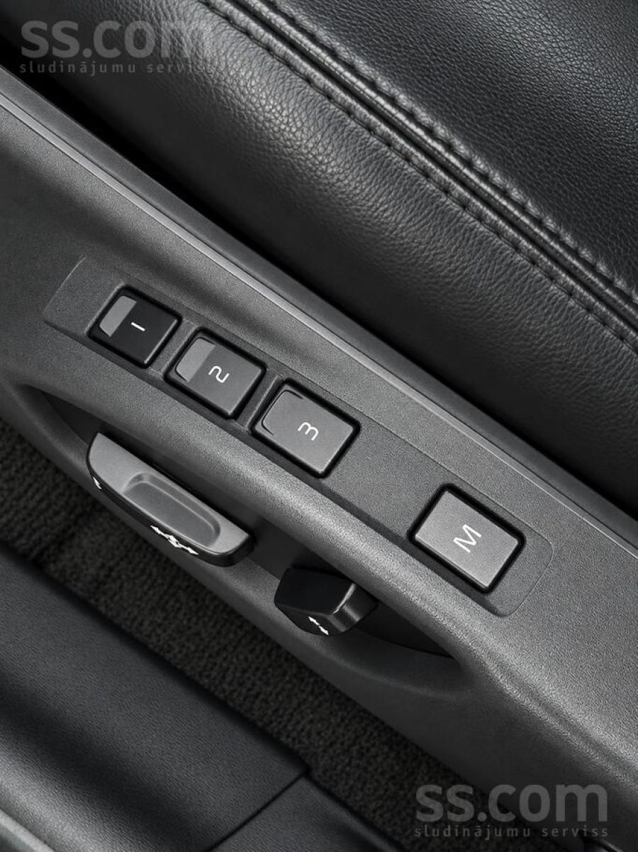 Melns Volvo XC60 2015 Rīga, ar dzinēja tilpumu 2.00 L un nobraukumu 286 tūkst. km par 9500 €, foto 20 vietnē AUTOMOTO.COM.LV