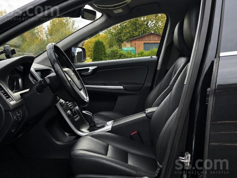 Melns Volvo XC60 2015 Rīga, ar dzinēja tilpumu 2.00 L un nobraukumu 286 tūkst. km par 9500 €, foto 24 vietnē AUTOMOTO.COM.LV