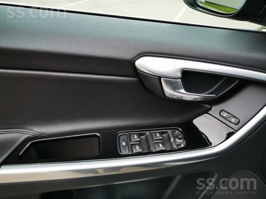 Melns Volvo XC60 2015 Rēzekne, ar dzinēja tilpumu 2.40 L un nobraukumu 132 tūkst. km par 16990 €, foto 12 vietnē AUTOMOTO.COM.LV