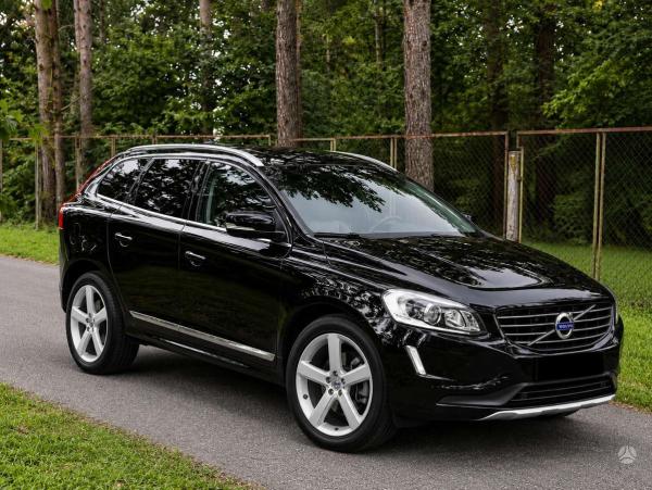 Melns Volvo XC60 2015 Viļņa, ar dzinēja tilpumu 2.40 L un nobraukumu 314 tūkst. km par 12890 €, foto 3 vietnē AUTOMOTO.COM.LV