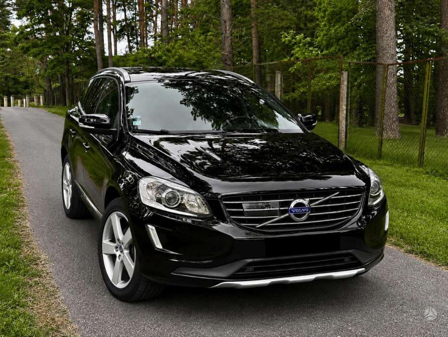 Black Volvo XC60 2015 in Vilnius, with an engine capacity of 2.40 L and mileage of 314 thousand km for 12890 €, photo 4 on AUTOMOTO.COM.LV