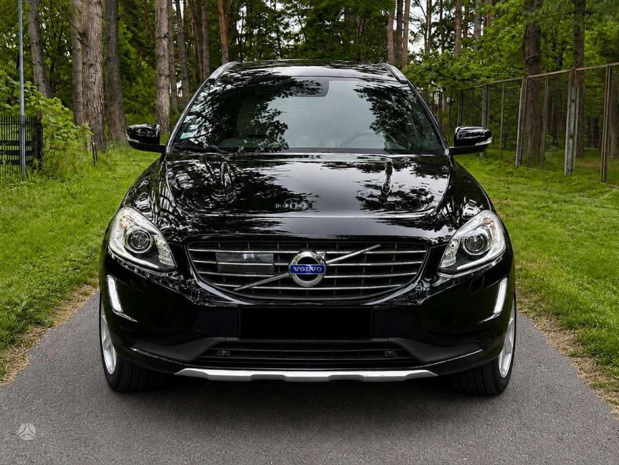 Black Volvo XC60 2015 in Vilnius, with an engine capacity of 2.40 L and mileage of 314 thousand km for 12890 €, photo 5 on AUTOMOTO.COM.LV