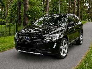 Black Volvo XC60 2015 in Vilnius, with an engine capacity of 2.40 L and mileage of 314 thousand km for 12890 €, photo 6 on AUTOMOTO.COM.LV