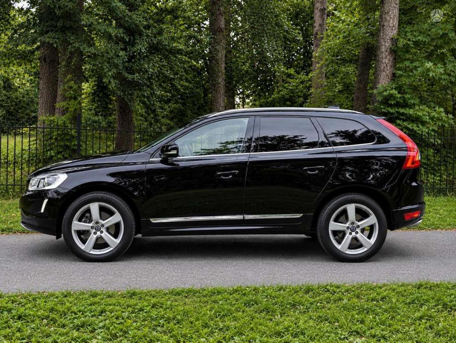 Black Volvo XC60 2015 in Vilnius, with an engine capacity of 2.40 L and mileage of 314 thousand km for 12890 €, photo 9 on AUTOMOTO.COM.LV