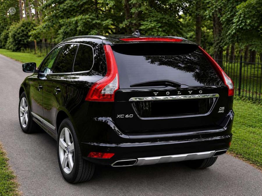 Black Volvo XC60 2015 in Vilnius, with an engine capacity of 2.40 L and mileage of 314 thousand km for 12890 €, photo 10 on AUTOMOTO.COM.LV