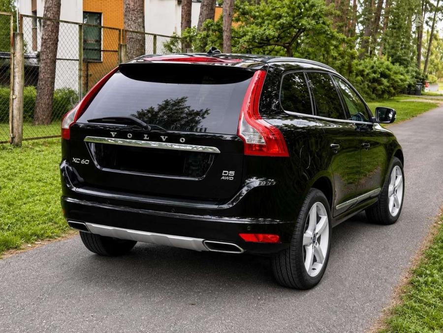 Black Volvo XC60 2015 in Vilnius, with an engine capacity of 2.40 L and mileage of 314 thousand km for 12890 €, photo 12 on AUTOMOTO.COM.LV