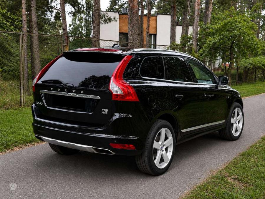 Black Volvo XC60 2015 in Vilnius, with an engine capacity of 2.40 L and mileage of 314 thousand km for 12890 €, photo 13 on AUTOMOTO.COM.LV