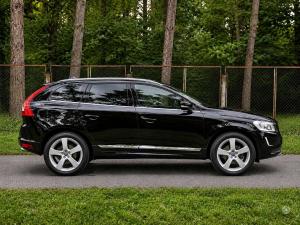 Black Volvo XC60 2015 in Vilnius, with an engine capacity of 2.40 L and mileage of 314 thousand km for 12890 €, photo 14 on AUTOMOTO.COM.LV